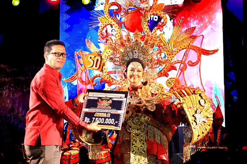 PTBA Dukung Pelestarian Songket Silungkang Khas Sawahlunto